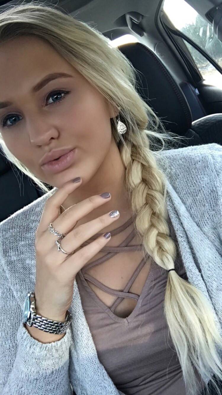 Big juicy lips on this blonde | Scrolller