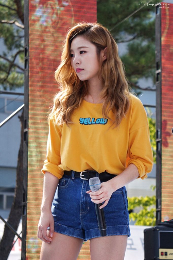 Wheein | Scrolller