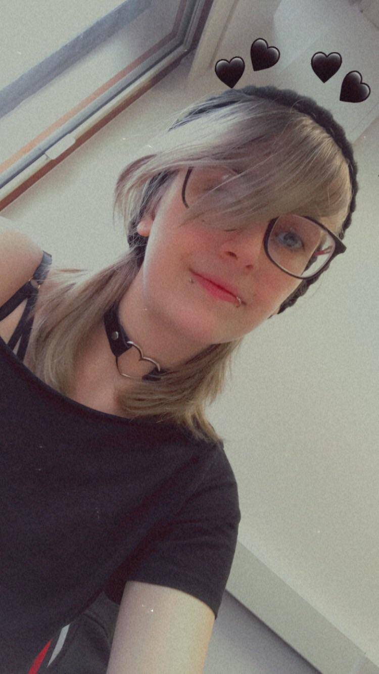 When the emo leaks | Scrolller