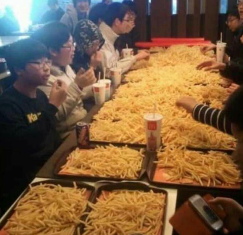 When you walk into the dining hall high | Scrolller