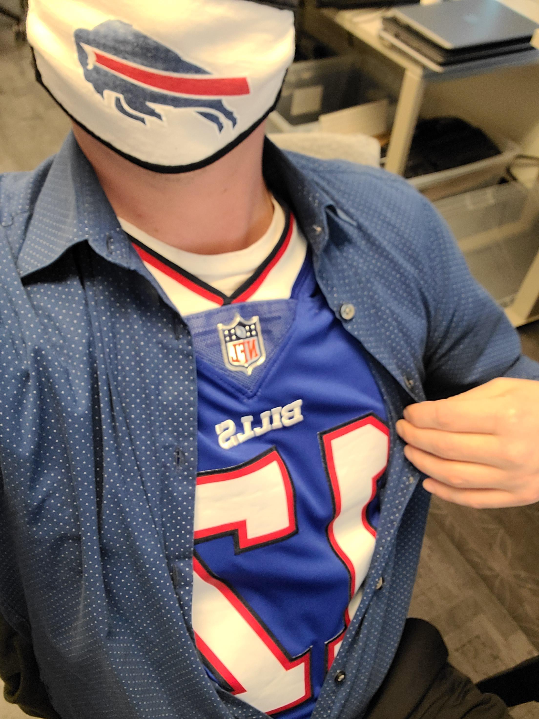 When you've got to work but it's still gameday! | Scrolller