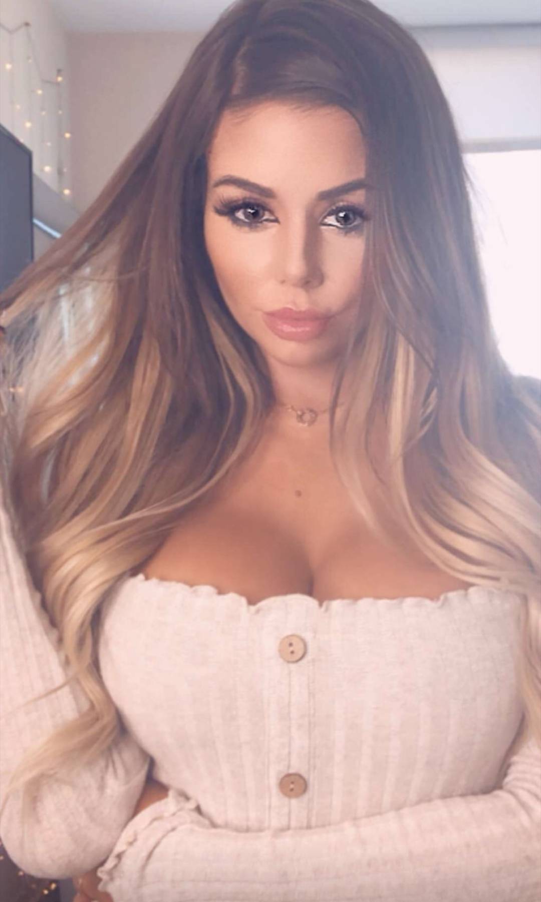 White top | Scrolller