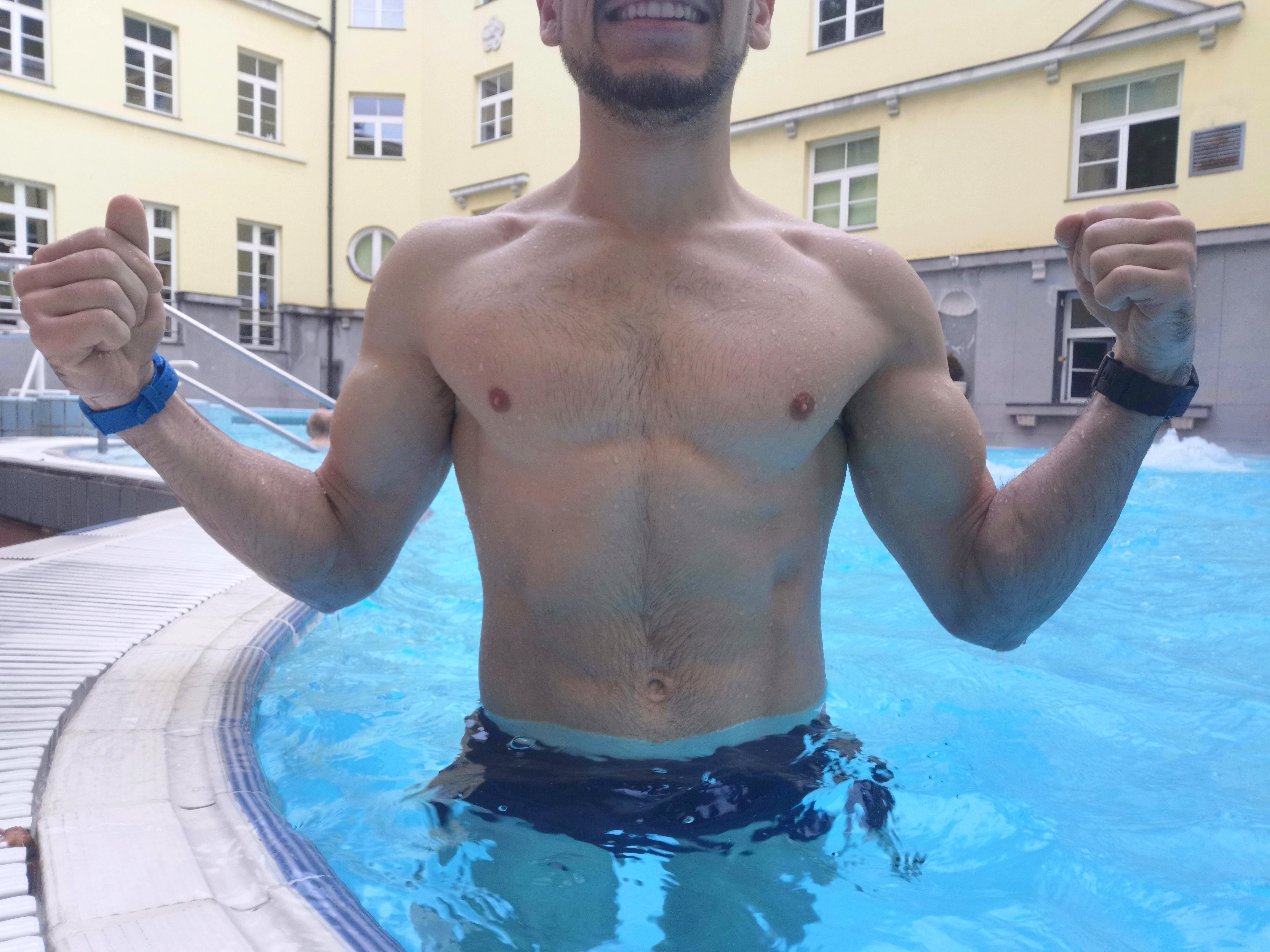 Who also loves swimming pools? 😝 | Scrolller