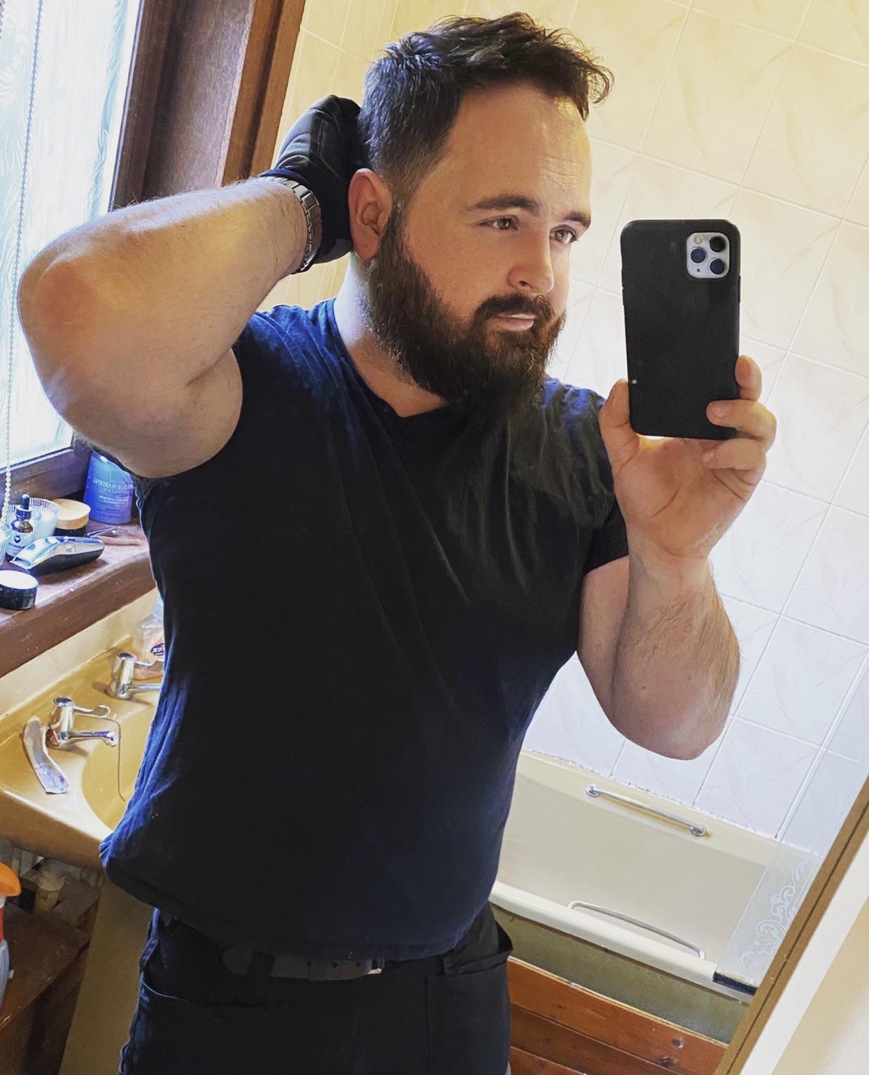 Who is coming help to me decorate ? | Scrolller