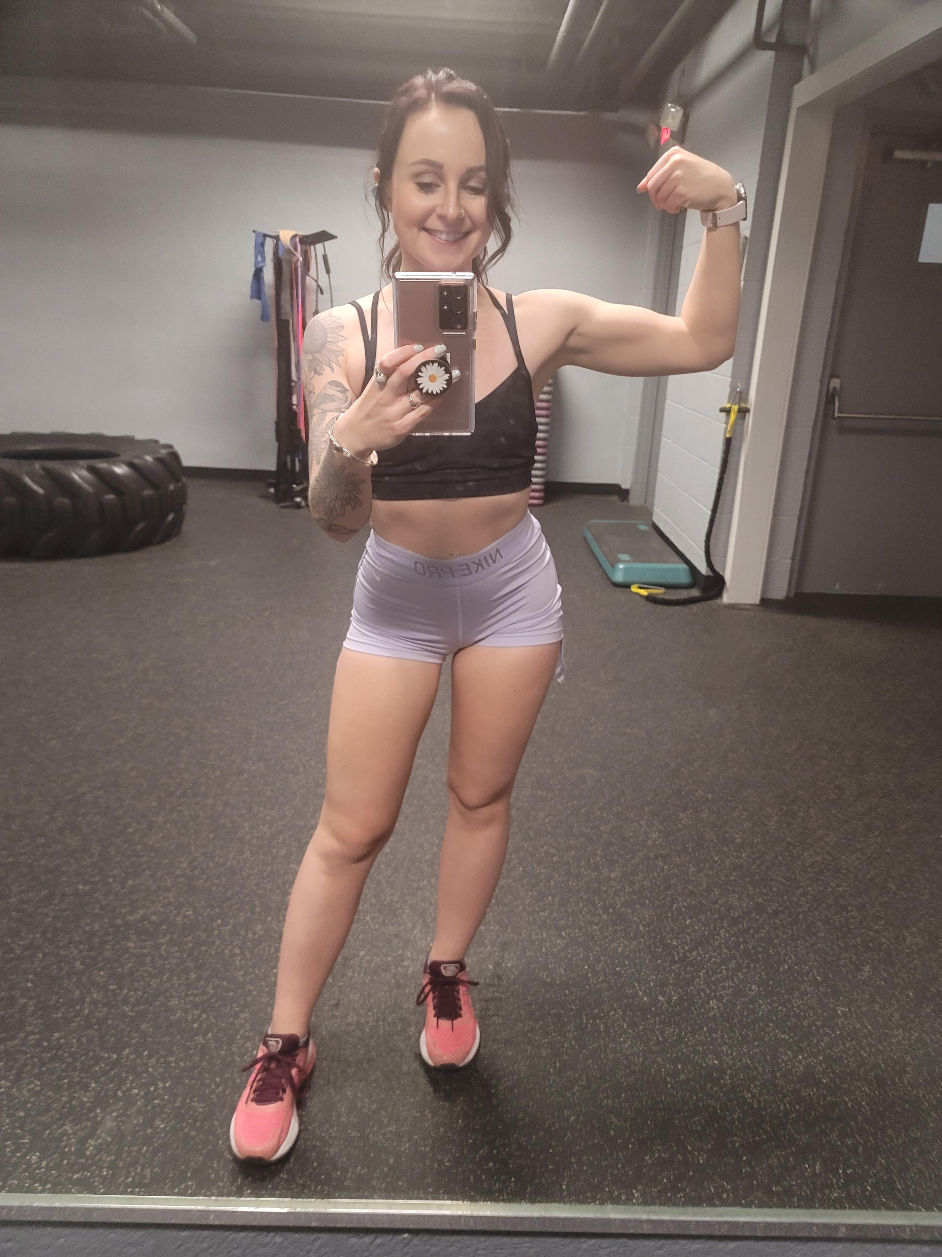 Who likes girls with big biceps? | Scrolller