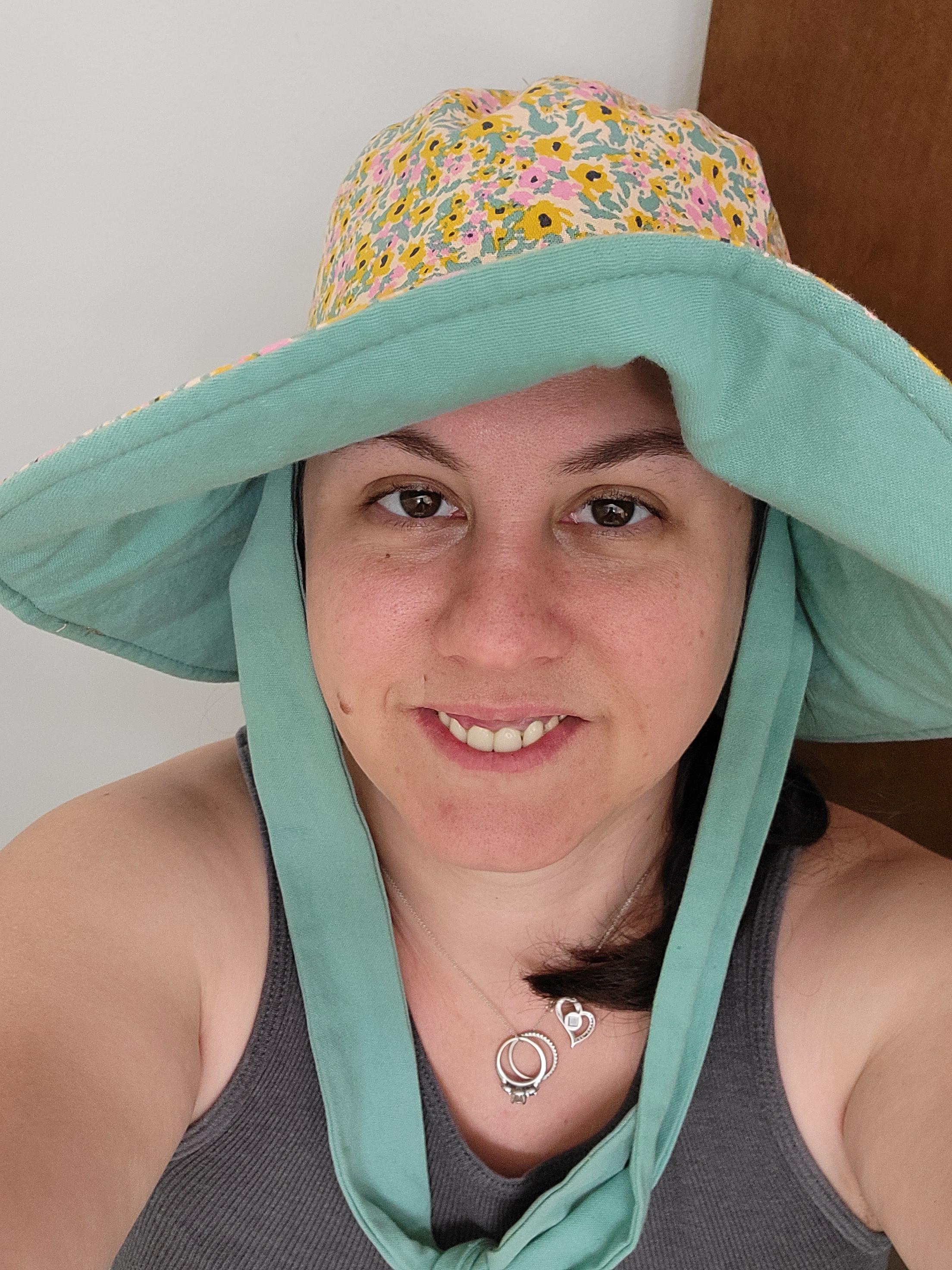 Who likes goofy ass garden hats? 😂👒 | Scrolller