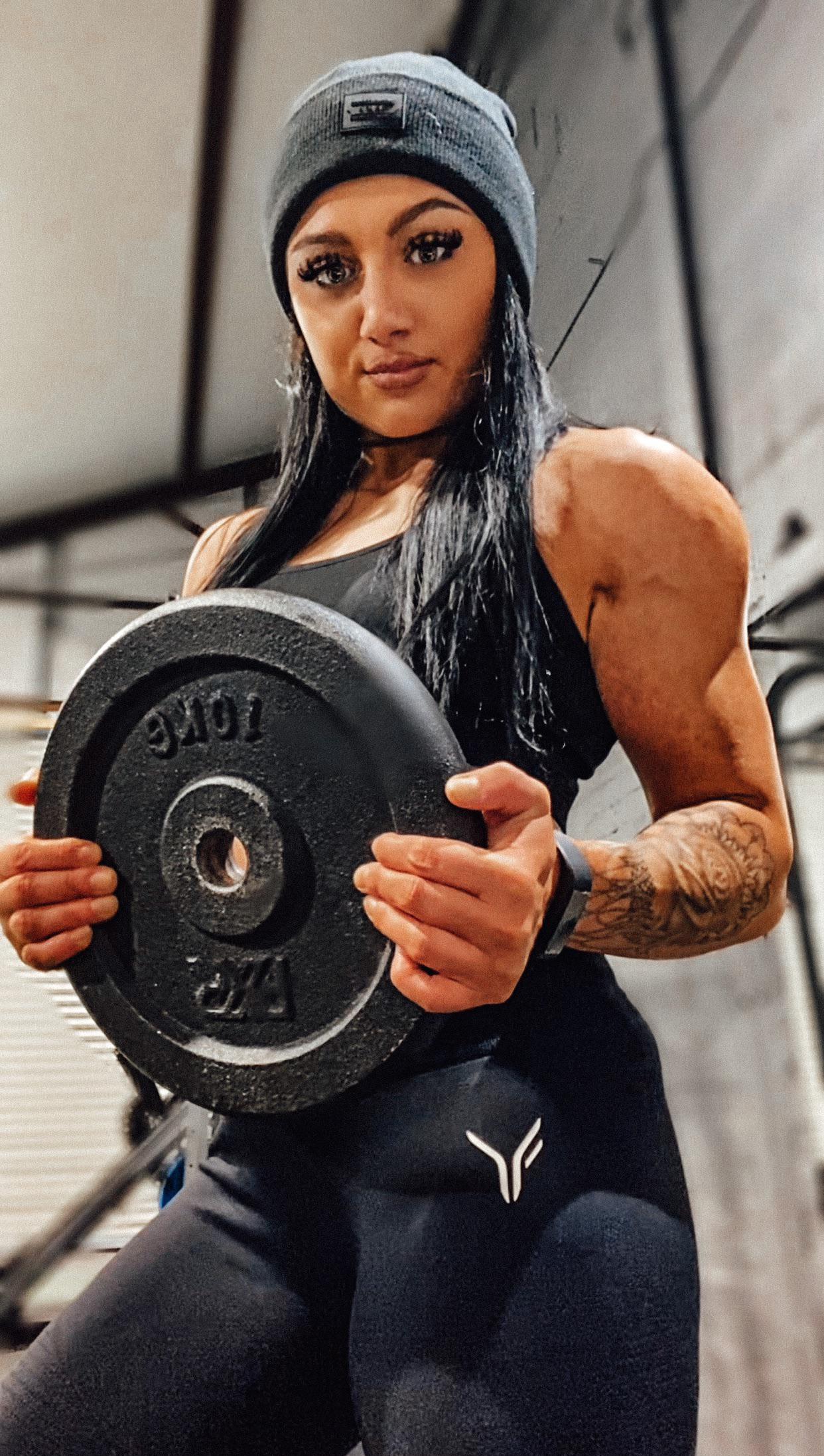 Who likes muscular women?😈💪🏽 | Scrolller