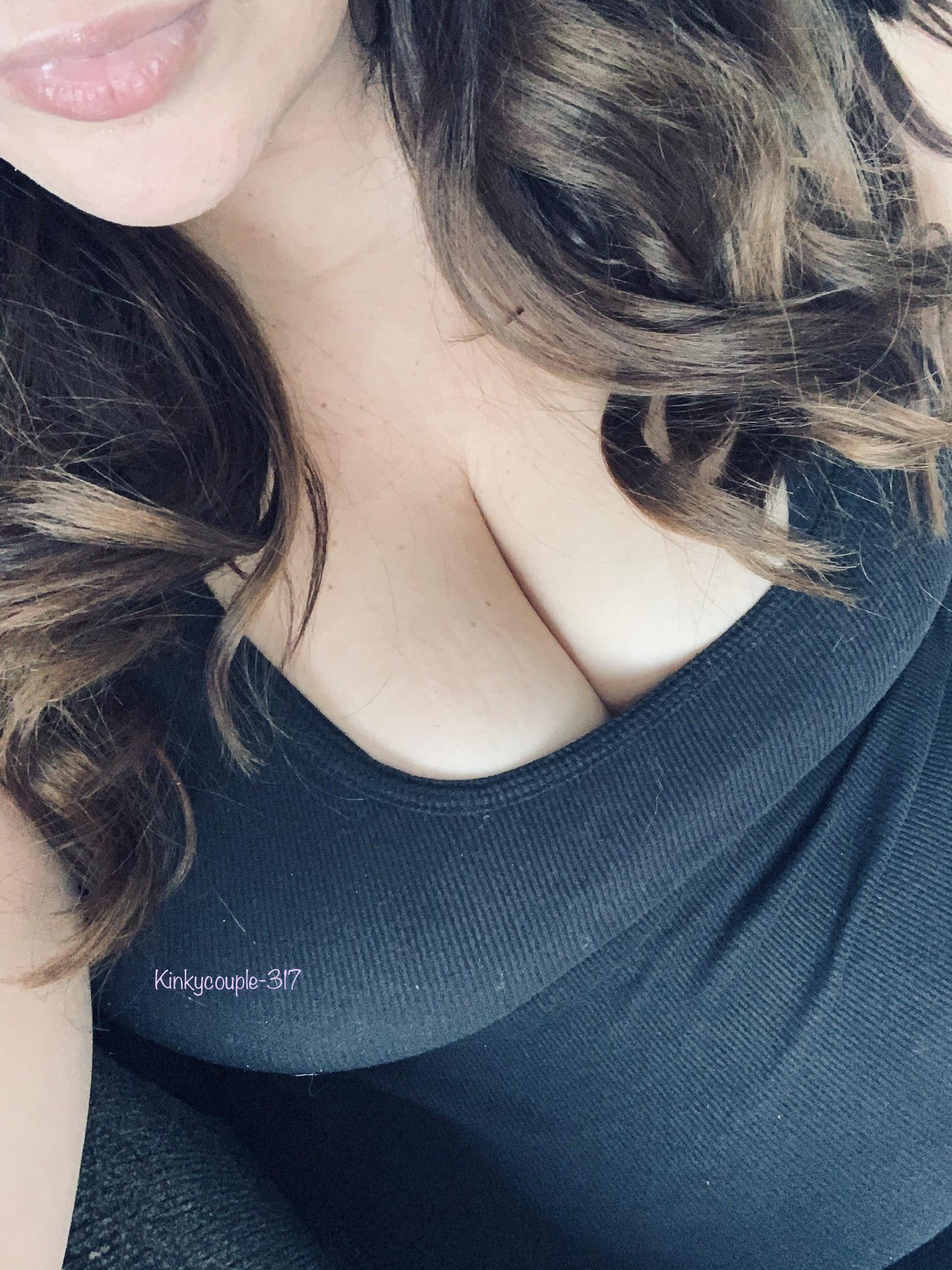 Who’s in the mood for a Monday afternoon make out session!? | Scrolller