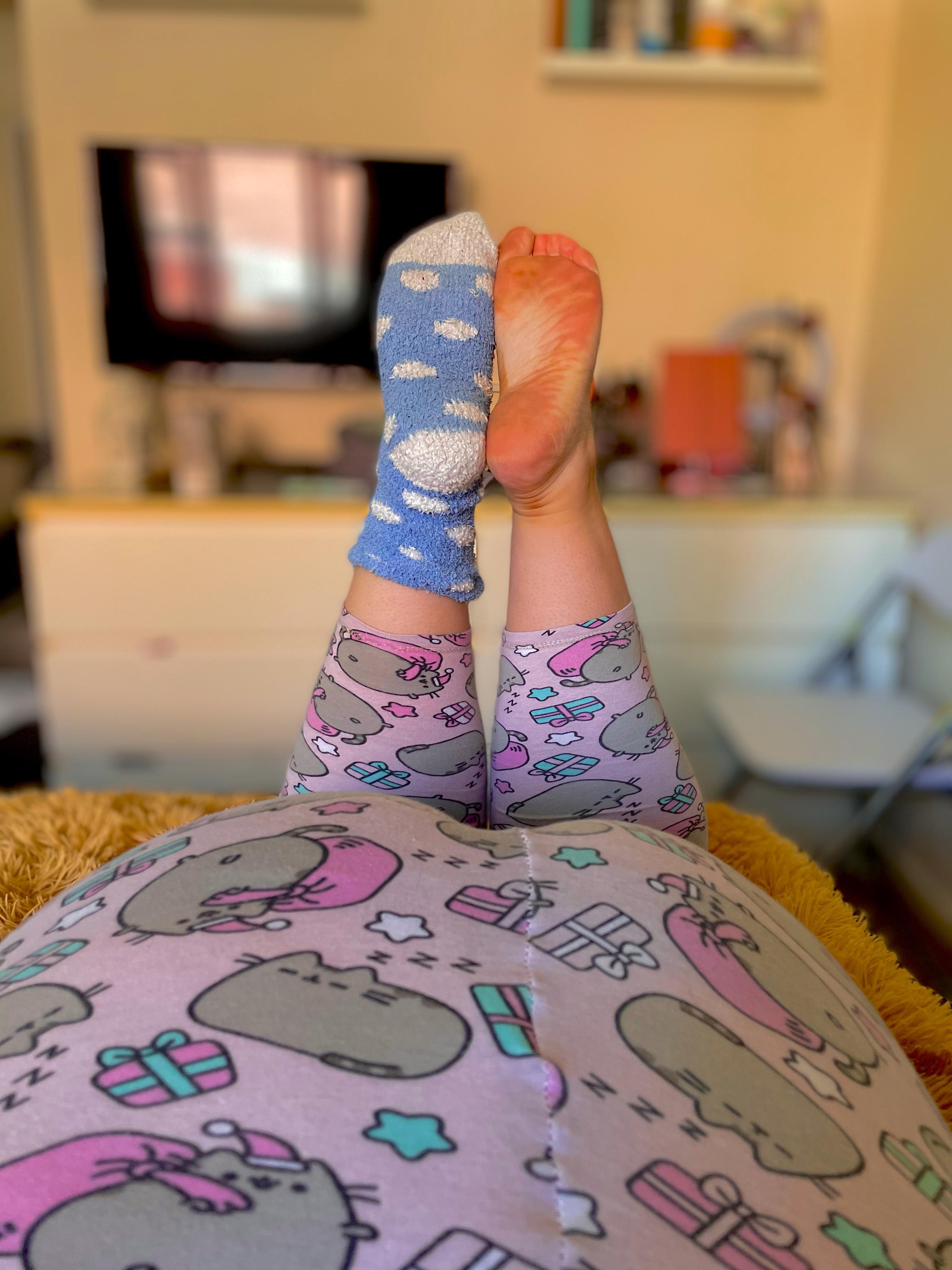 Who want to remove my other sock with their teeth | Scrolller