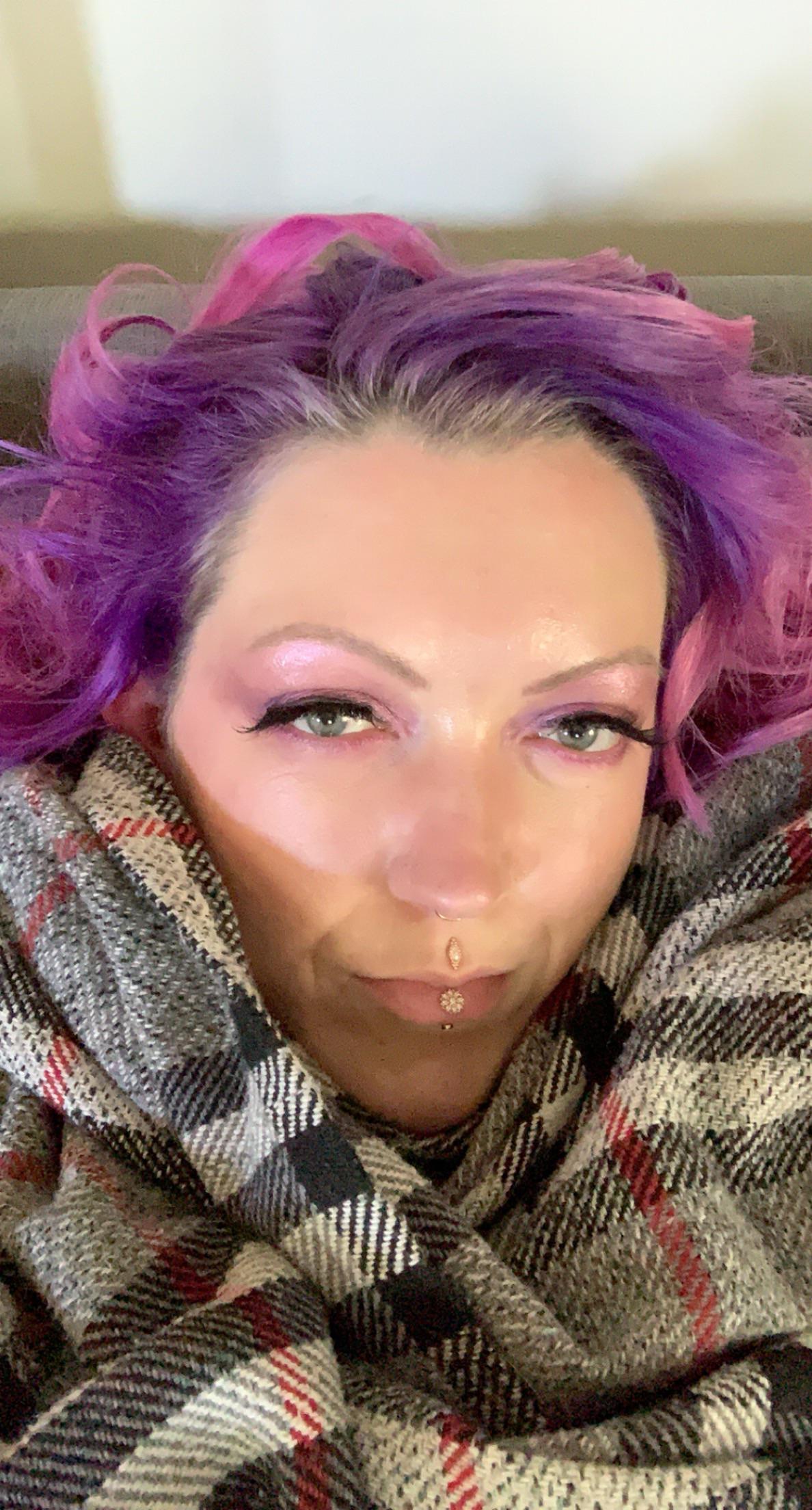 Who wants to join me under the covers? | Scrolller