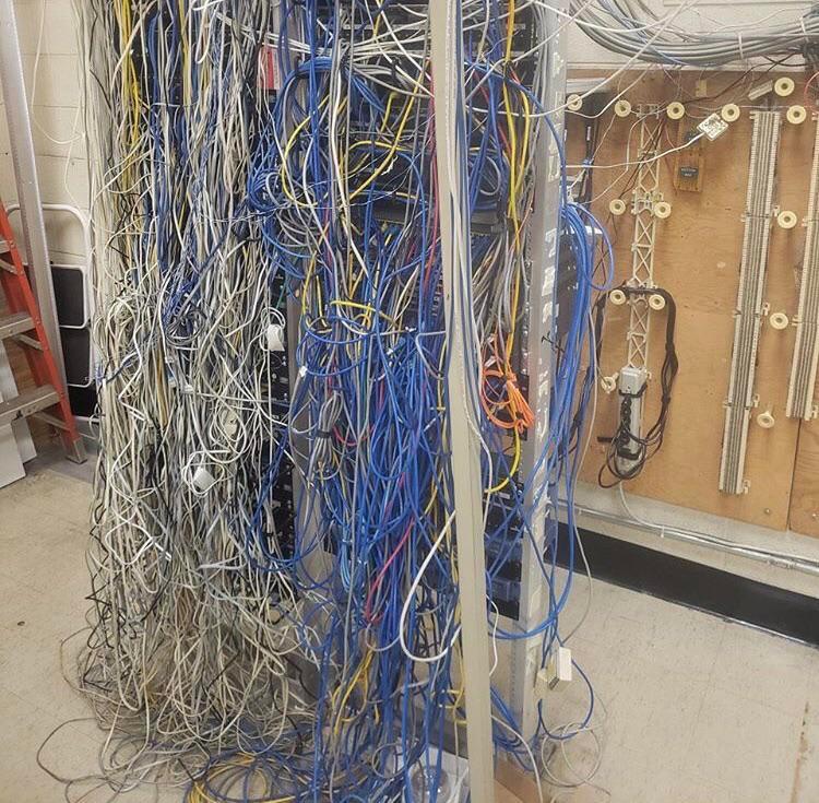 Why do government server rooms always look like this? | Scrolller