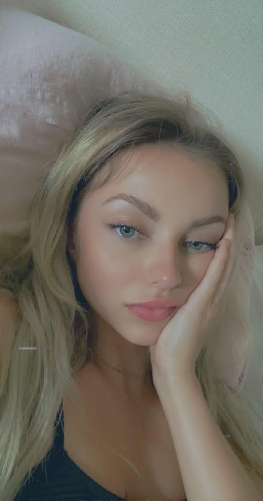 Why is this subreddit so dead she’s gorgeous asf | Scrolller