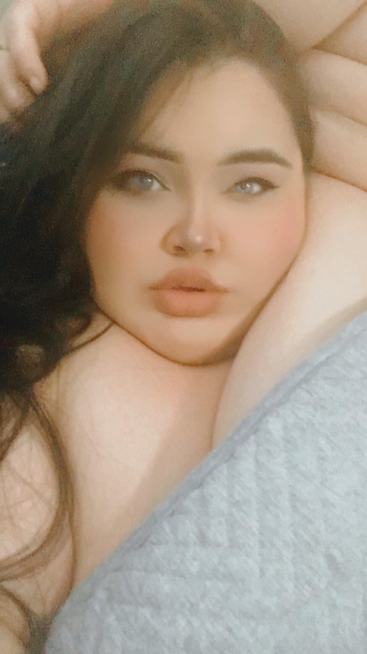 Will you let me in your bed? | Scrolller