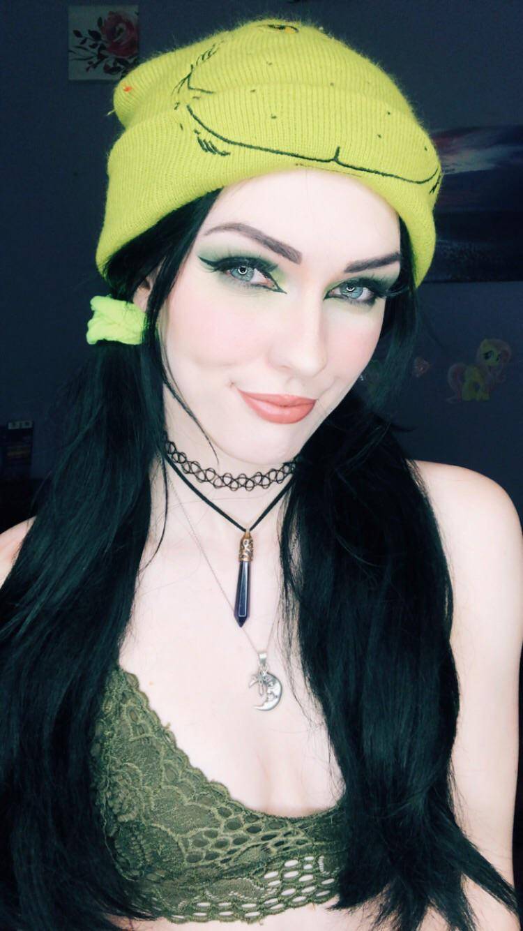 Will you watch the grinch with me?🥺💚 | Scrolller