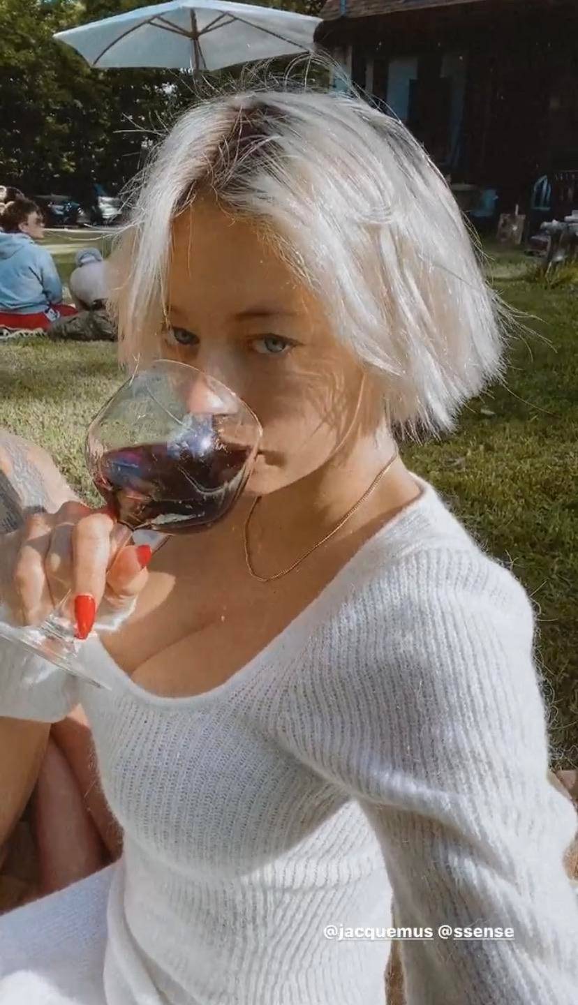 Wine and cleavage | Scrolller