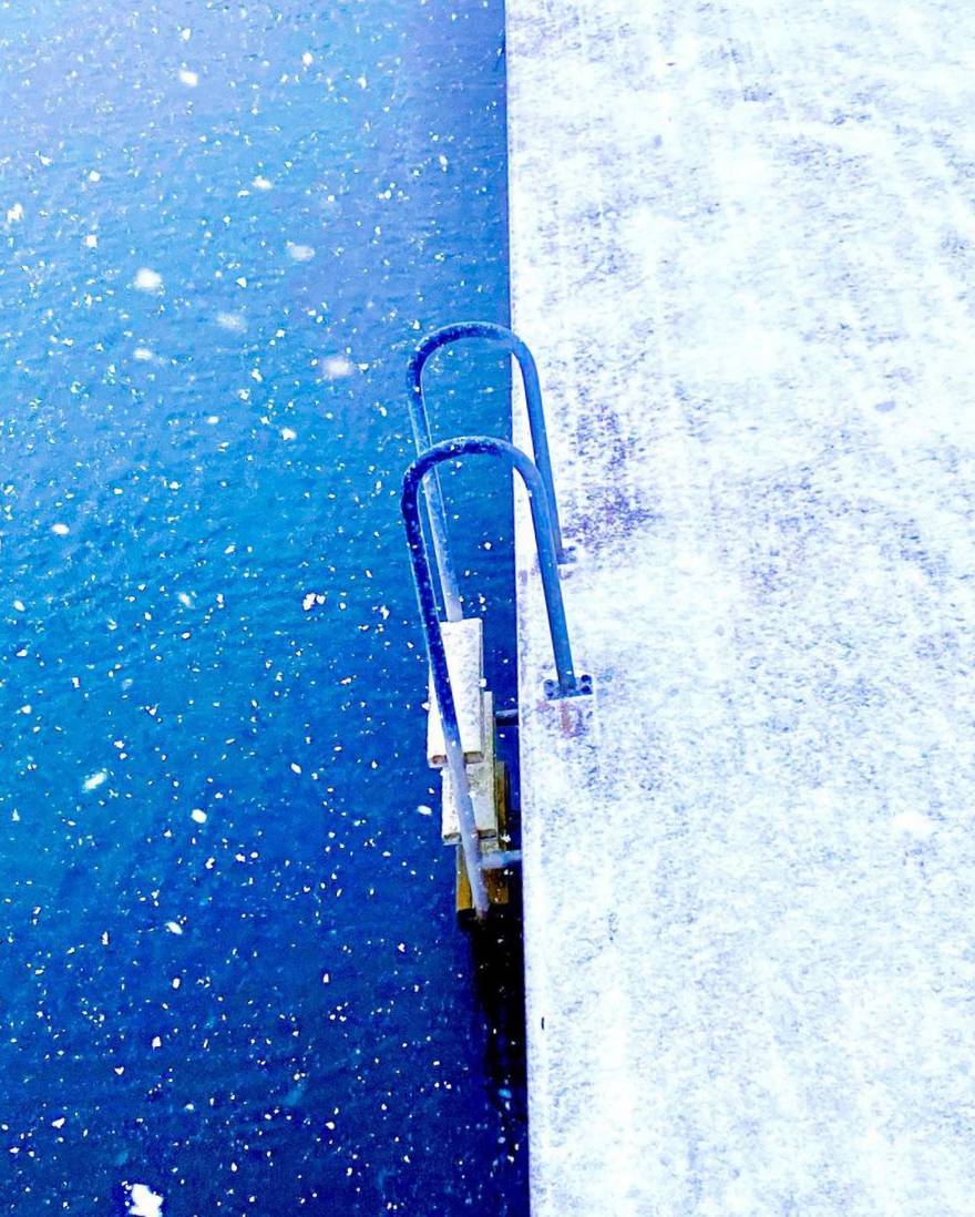 Winter bathing | Scrolller