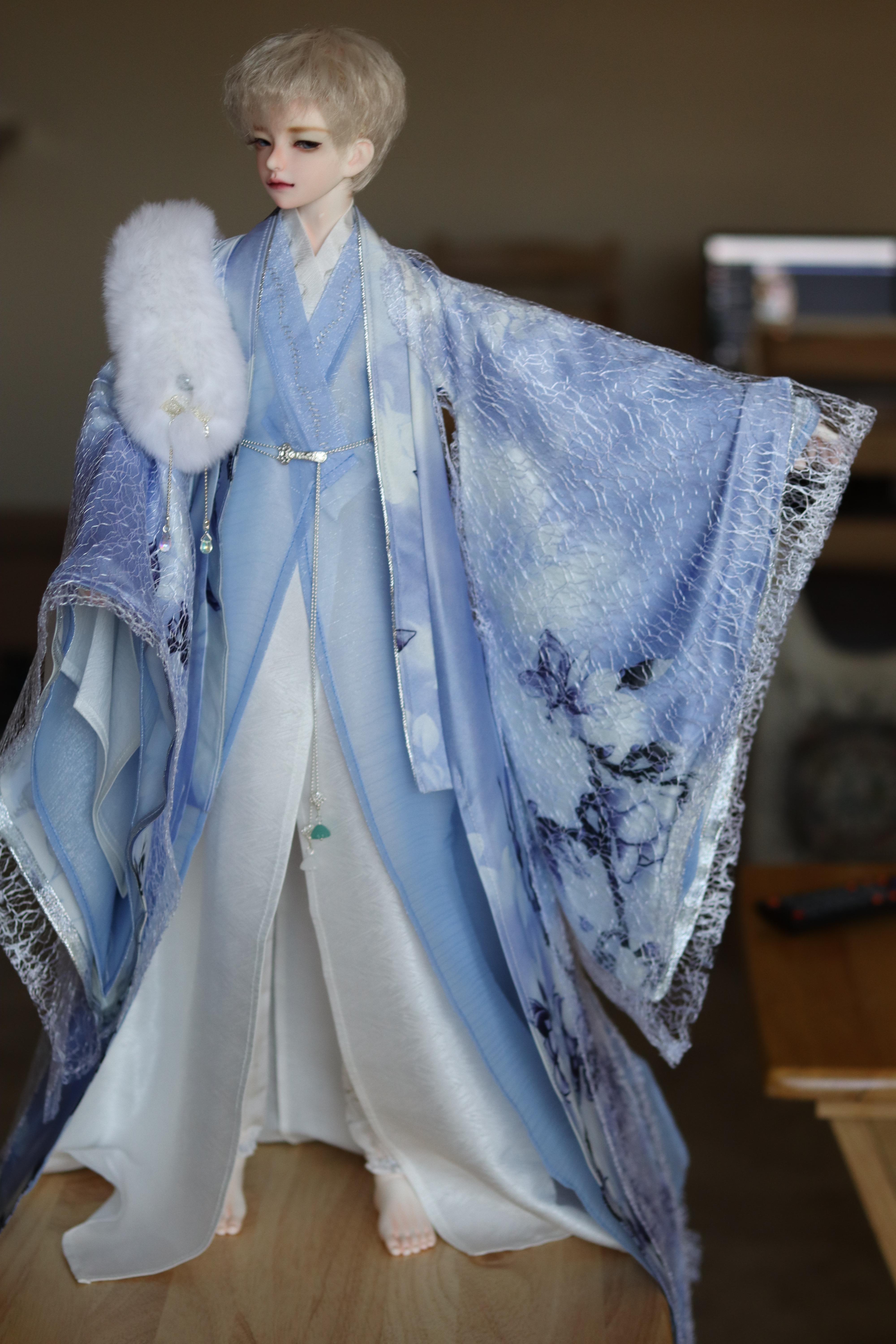 Winter Hanfu | Scrolller