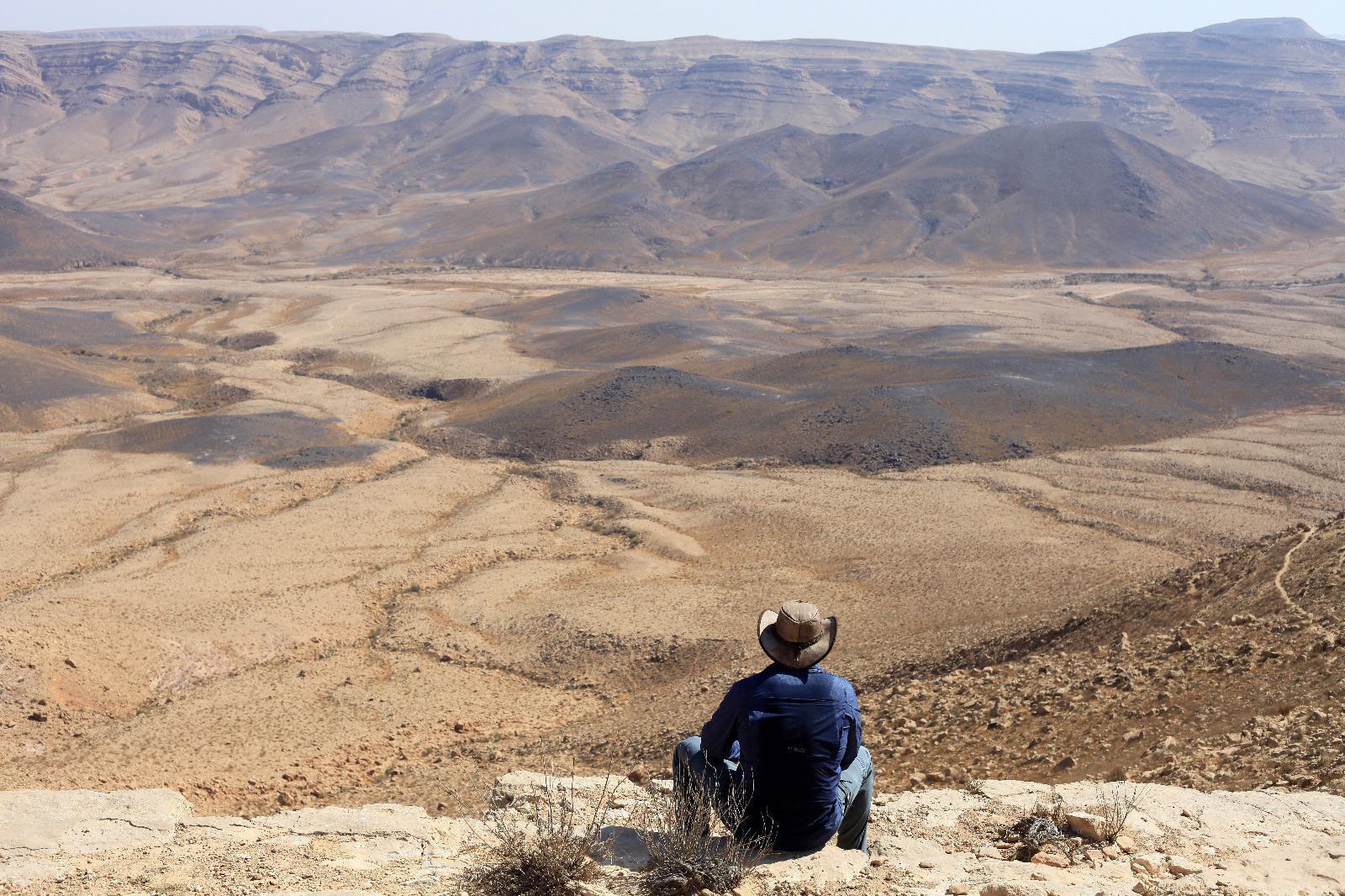 Wintertime desert hike | Scrolller