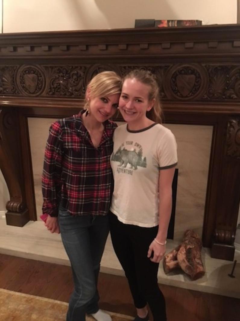 With Anna Faris Scrolller