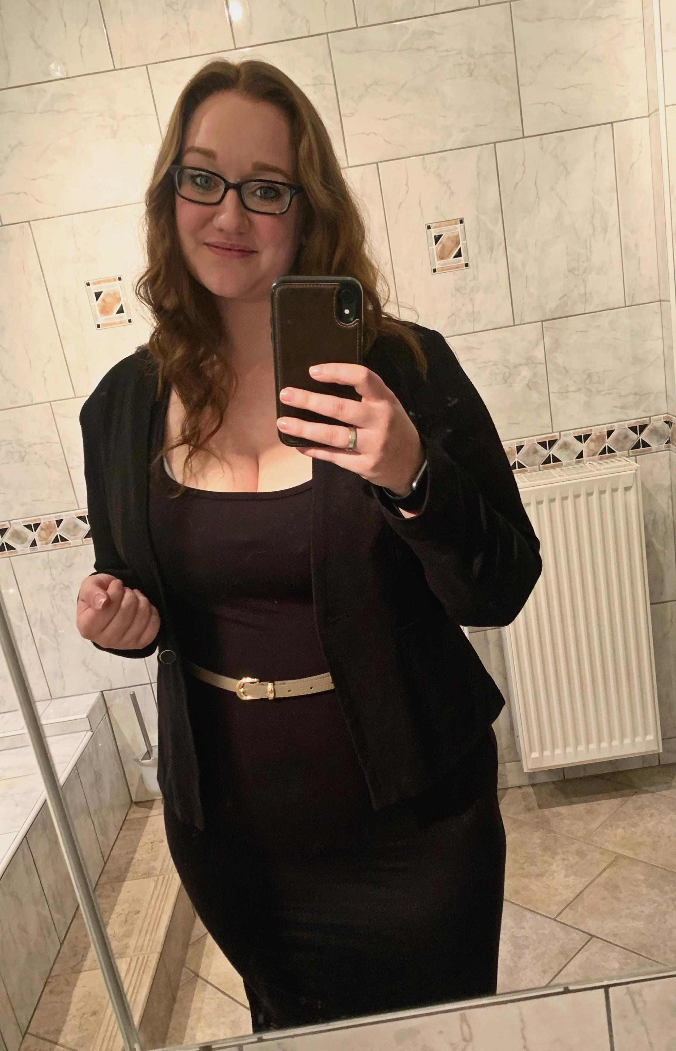 Work bathroom selfie 😉 I’m definitely getting major boss lady vibes from this outfit 😄 | Scrolller