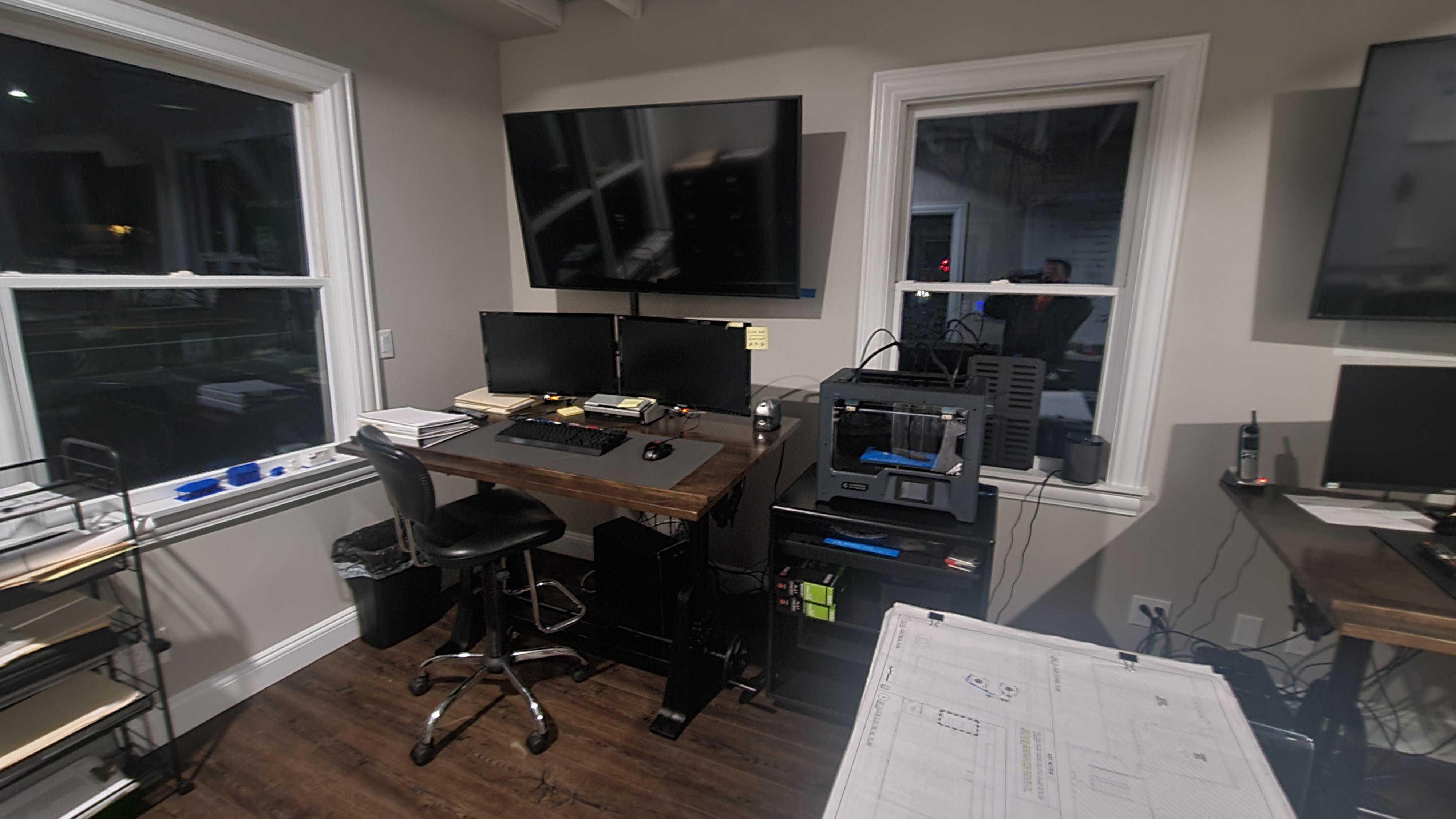 Work Battle Station | Scrolller