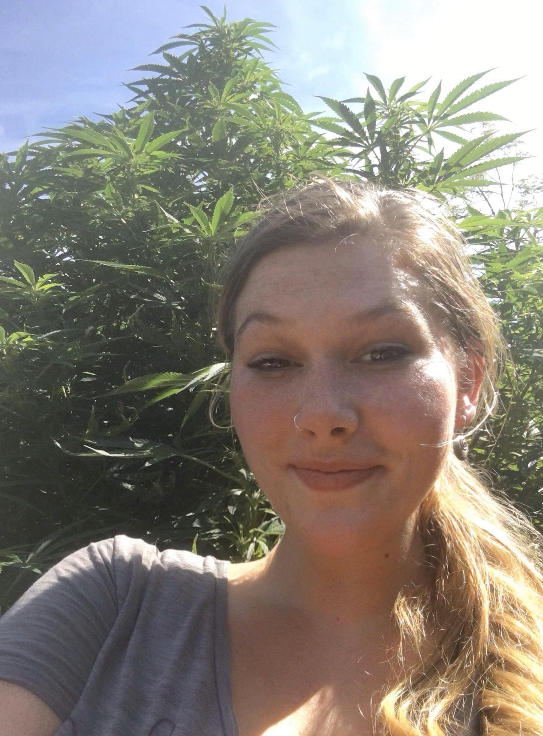 workin hard | Scrolller