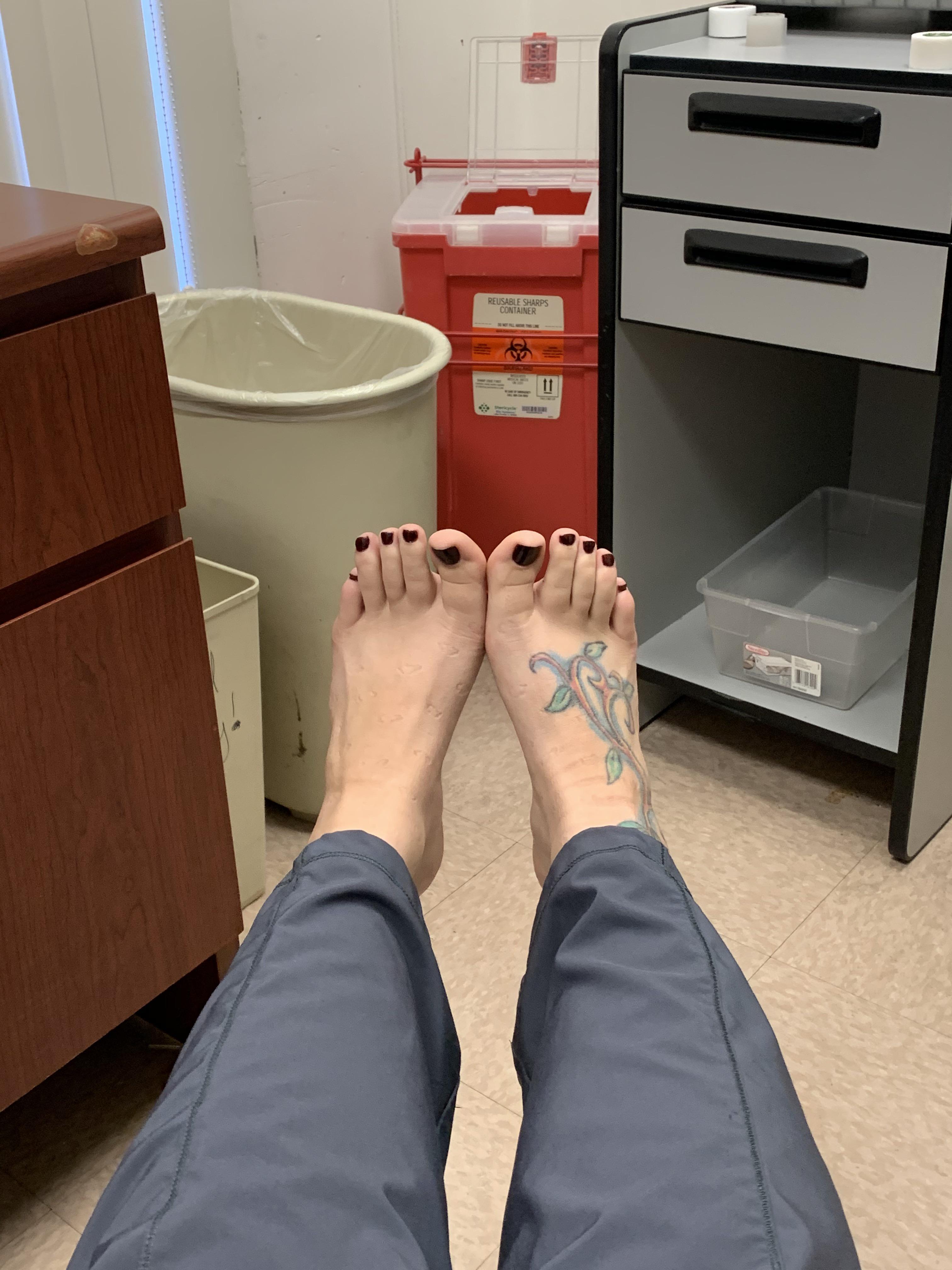 Working feet | Scrolller