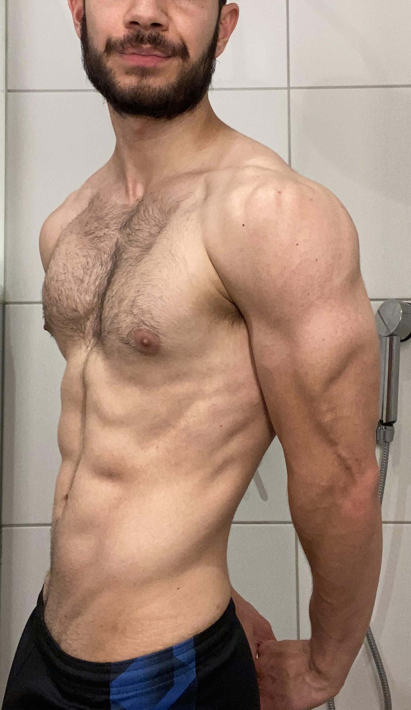 Working on my shoulders atm [M] | Scrolller