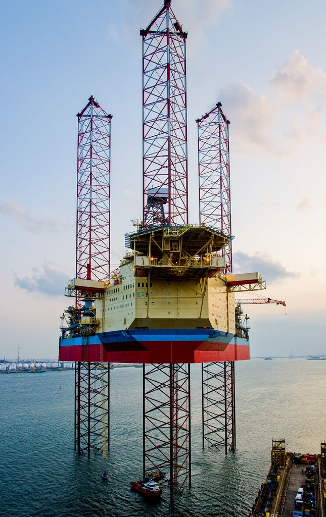 Worlds Largest Jack-up Drilling Rig, The Maersk Intrepid | Scrolller