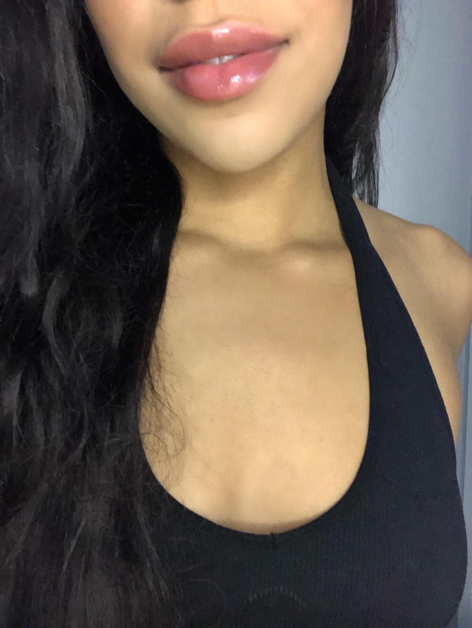 Where should these lips start first? | Scrolller