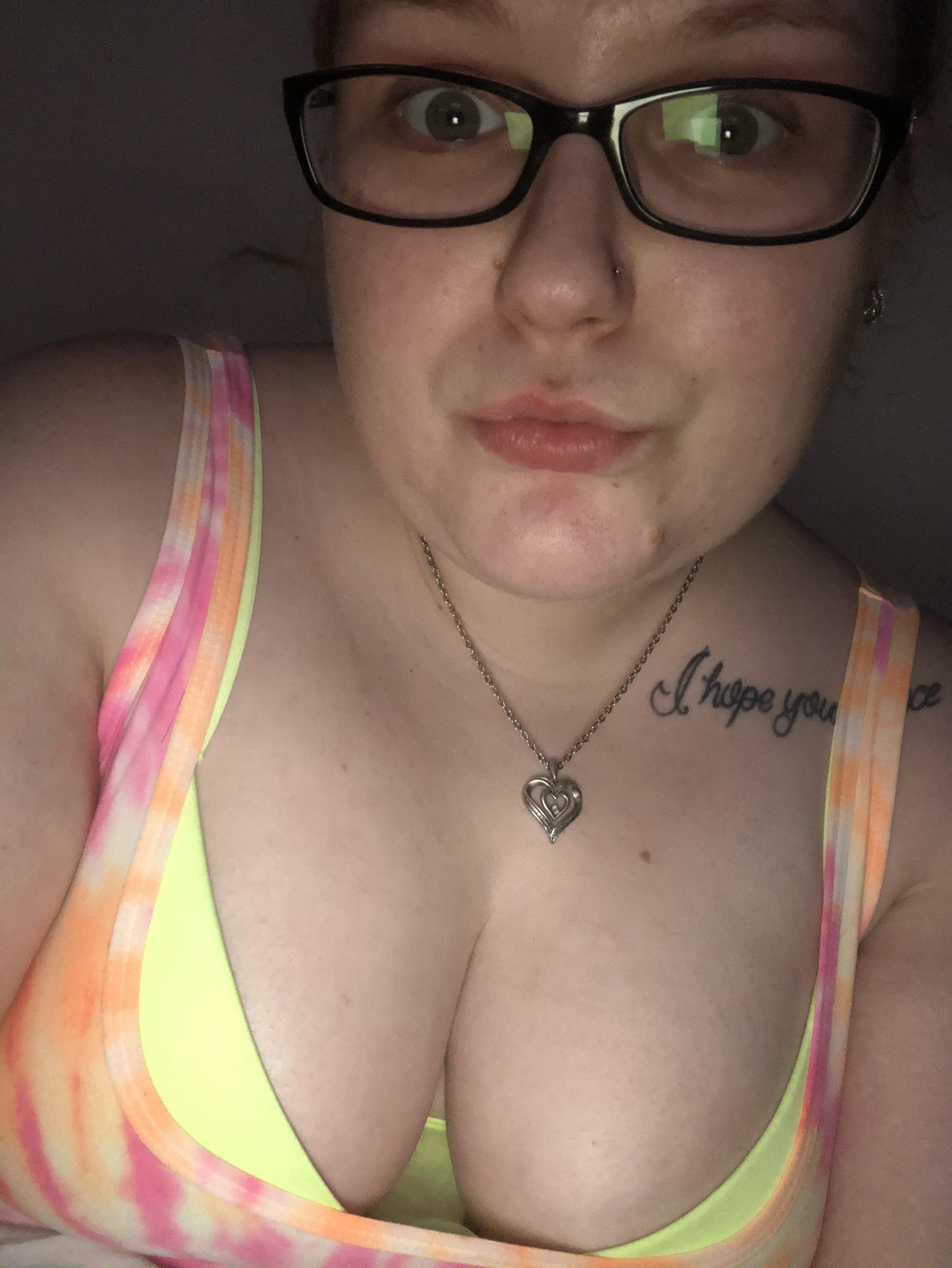 Do you like bigger girls too?😉😘 | Scrolller