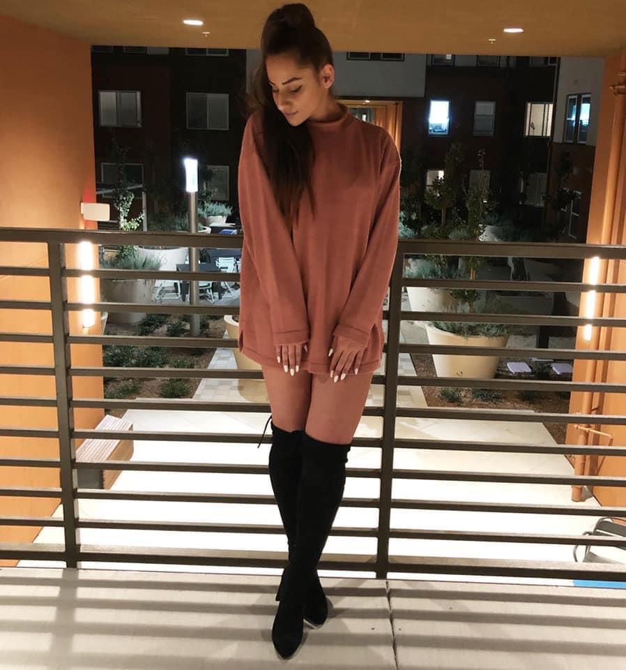 Wow! You guys are really loving her! Here’s another :) | Scrolller