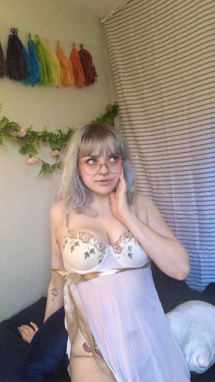 do you like this lingerie? | Scrolller