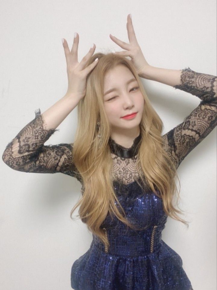 Yeonhee twitter update 191226 | Scrolller