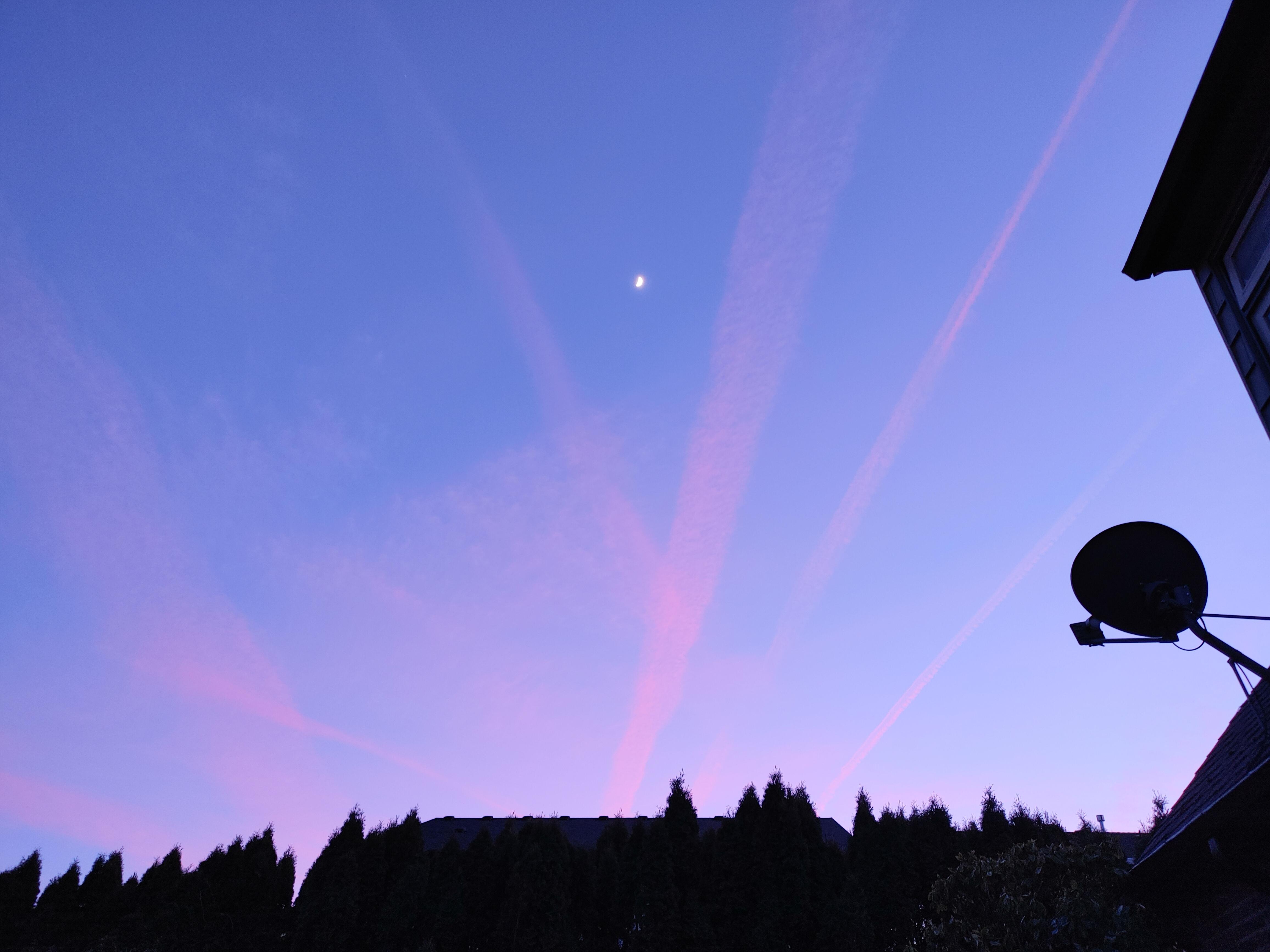 Yesterday's early evening sky | Scrolller