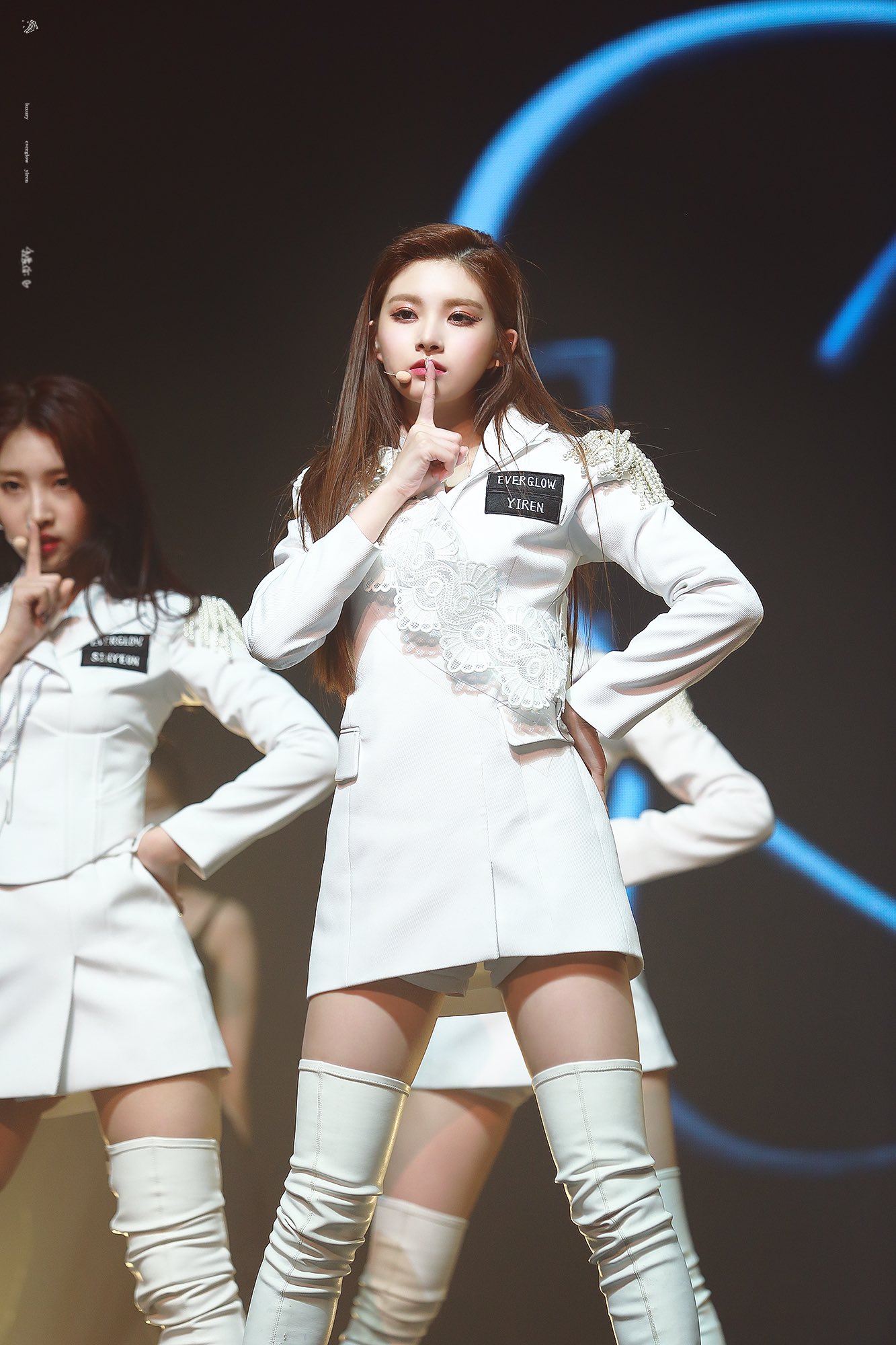 Yiren x Everglow | Scrolller