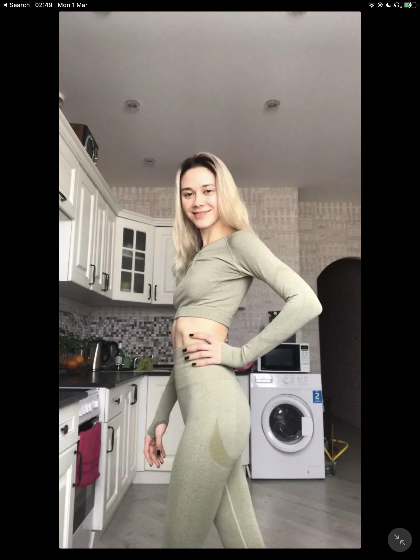 Yoga Pants Scrolller
