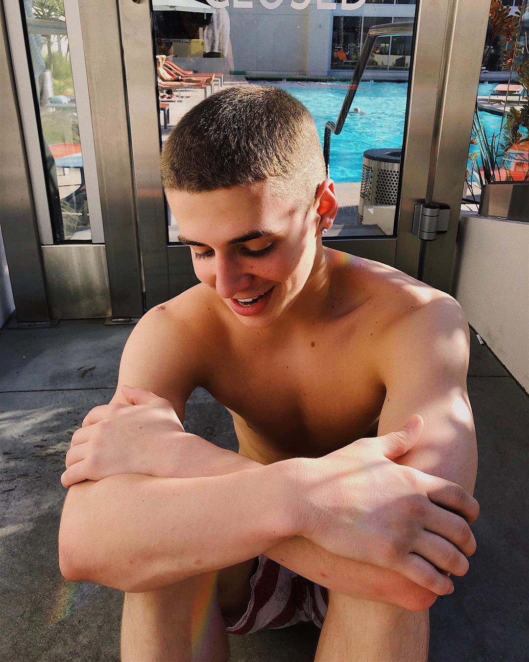 Zach Clayton (@zachclayton) [SHIRTLESS] | Scrolller