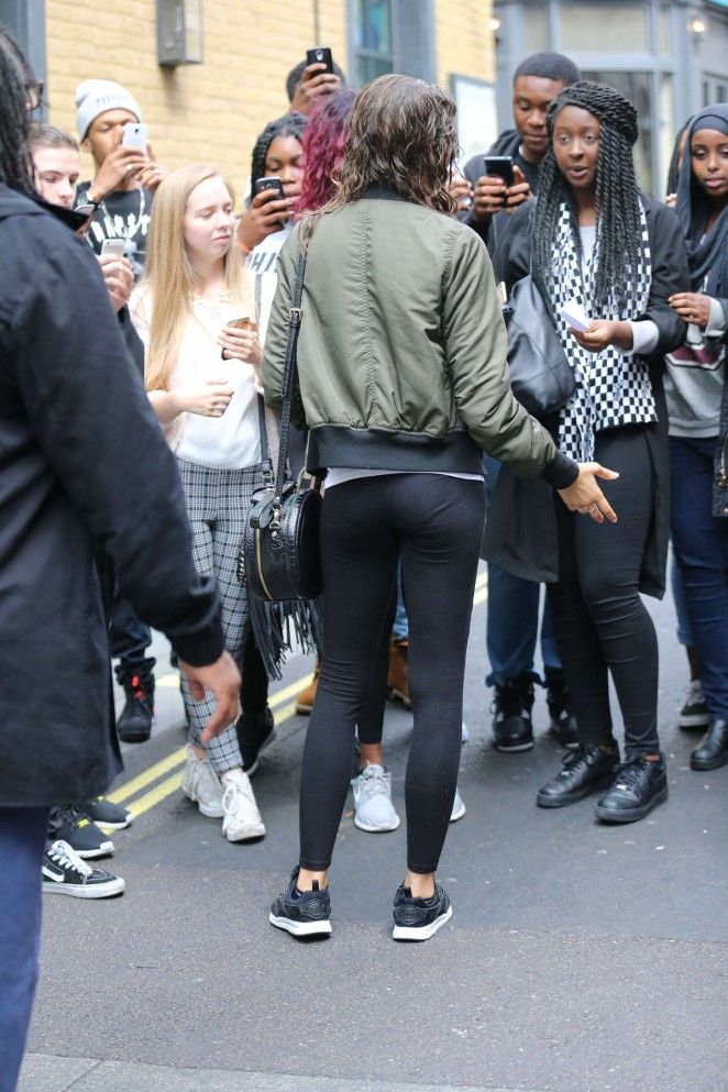 Zendaya Leggings Scrolller