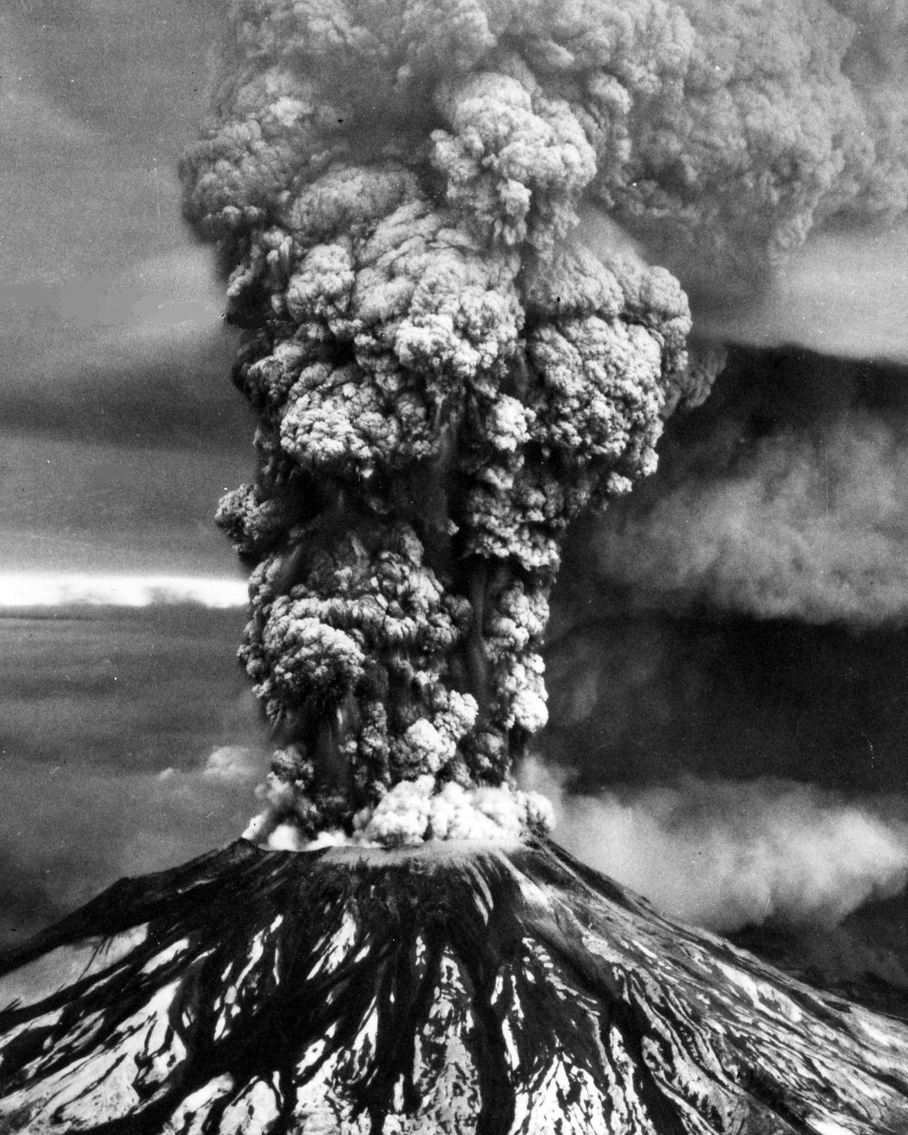 🔥44 years ago today, Mt. St. Helens in Washington State, USA, erupted ...