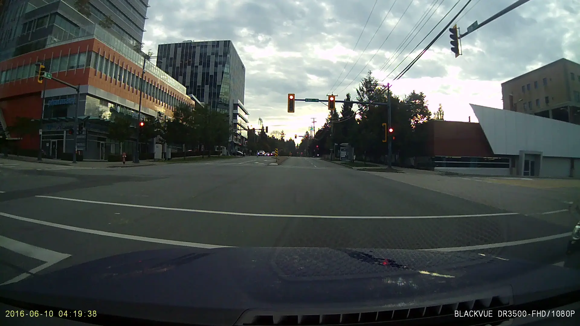 [OC] Strange Red Light Runner | Scrolller