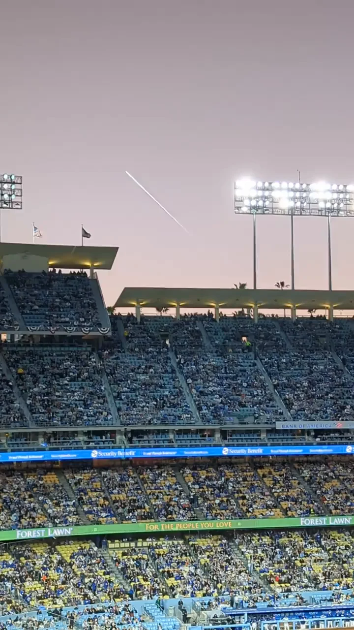 My view of the SpaceX launch from Dodger Stadium last night. | Scrolller