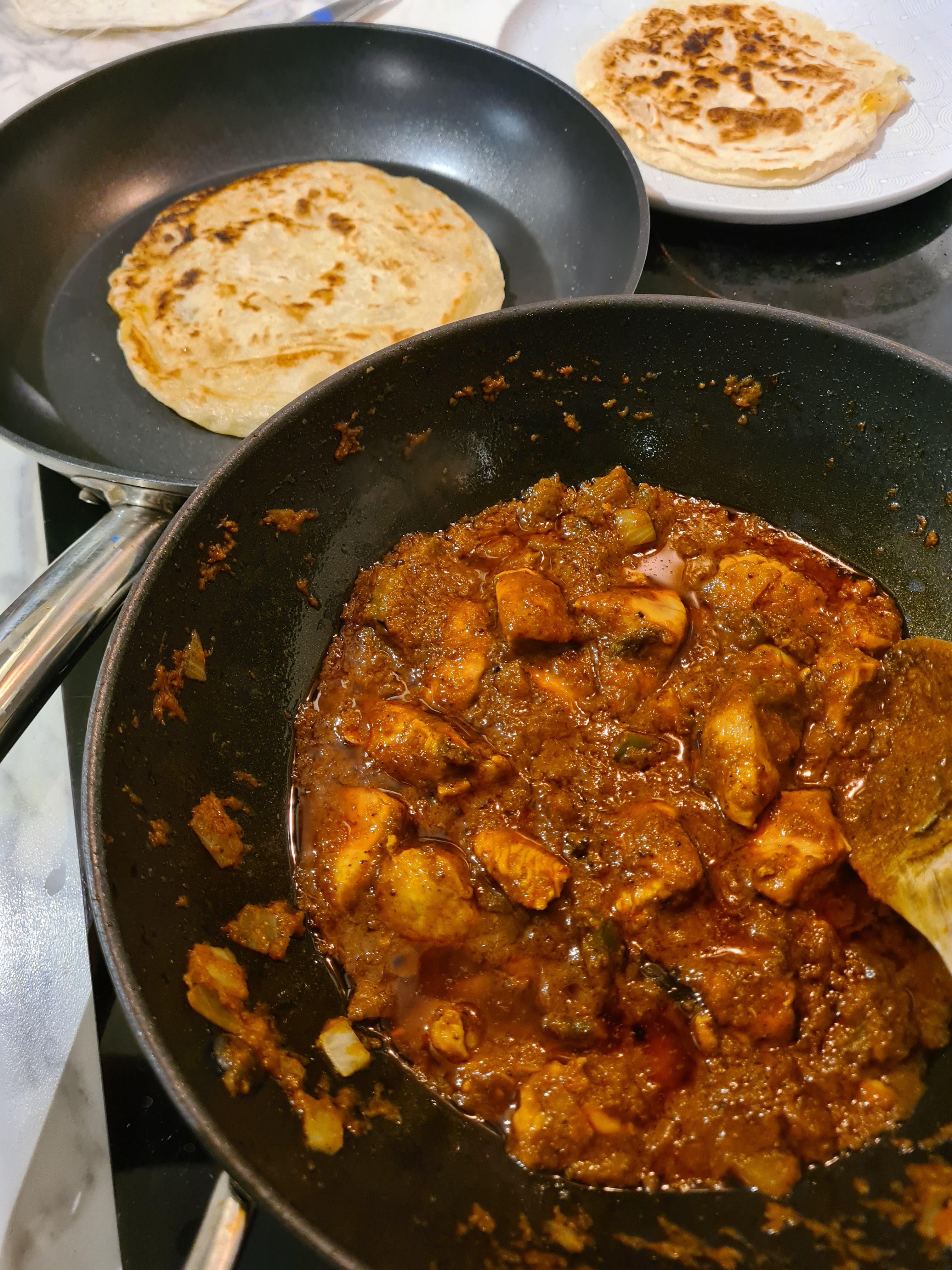 [Homemade] Hot chicken curry and roti | Scrolller