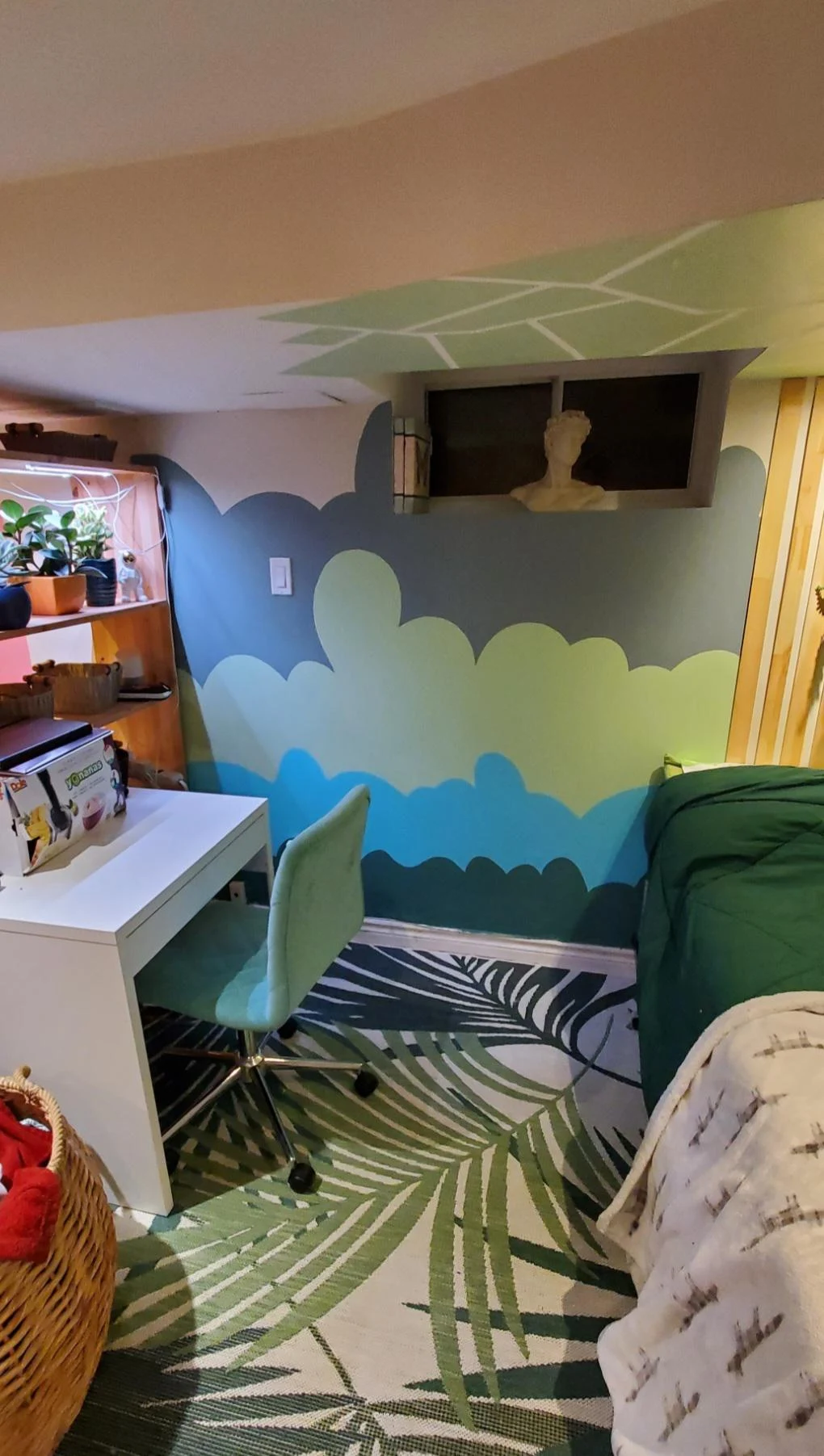 One of the zones I tried to create in my basement studio apartment | Scrolller