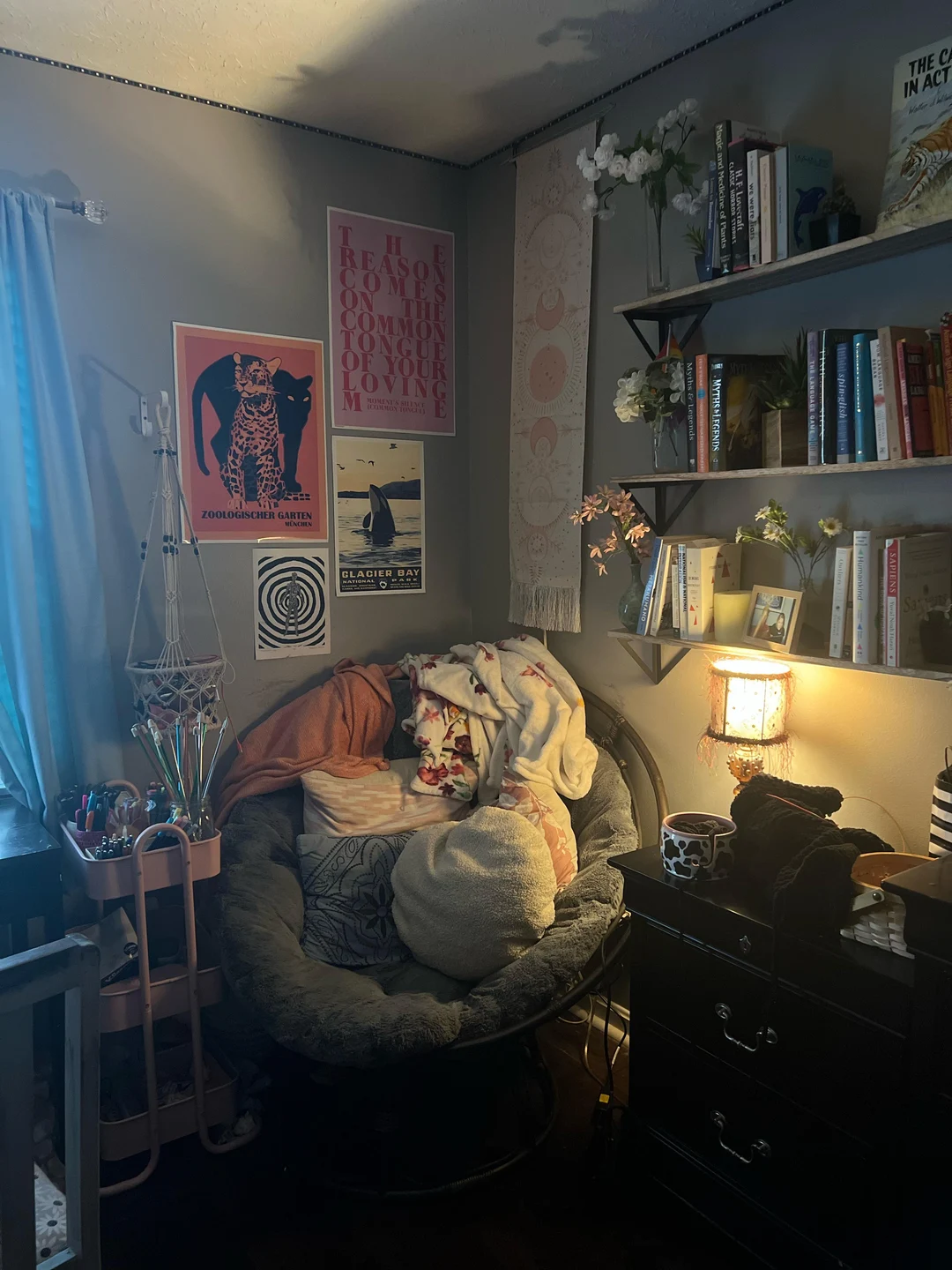 Cozy knitting and reading corner :) | Scrolller