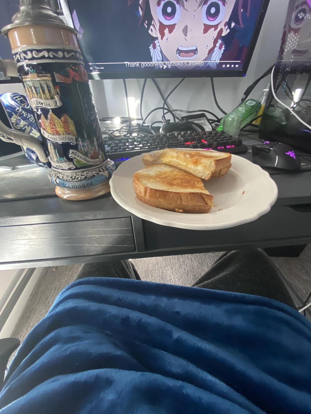grill cheese and apple juice | Scrolller