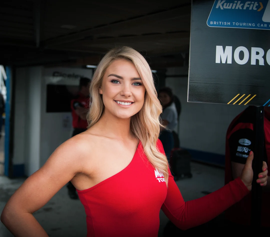 Blue eyed grid girl has an inviting smile | Scrolller