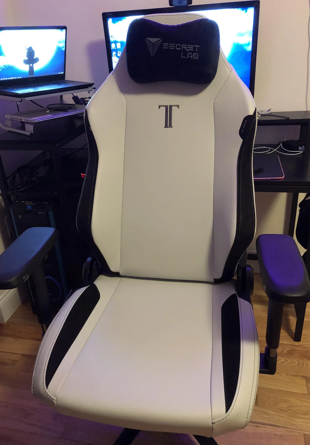 Evo Titan 2022 # Secretlab | Scrolller