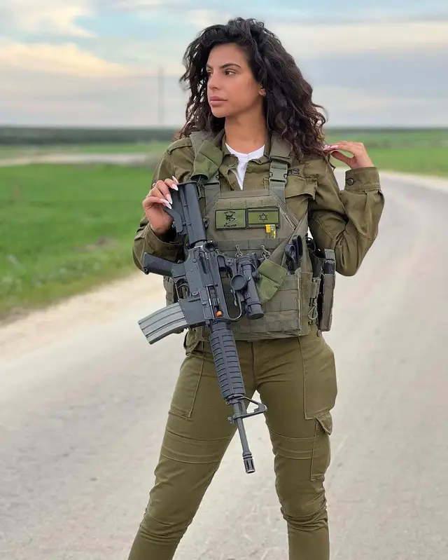 Noa Cohen | Scrolller