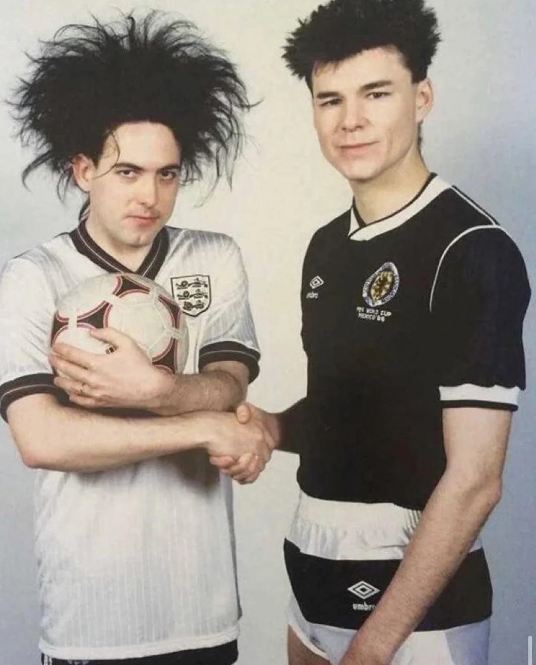 Robert Smith & Stuart Adamson (The Cure and Big Country) in 1986 | Scrolller